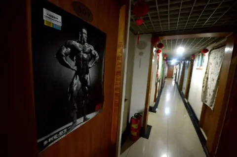 Subterranean home for 400 found in Beijing basement