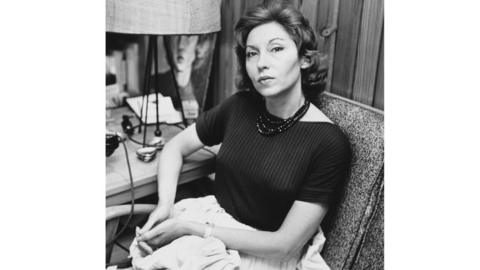 Por que Clarice Lispector, uma escritora de difícil leitura, é uma das ...