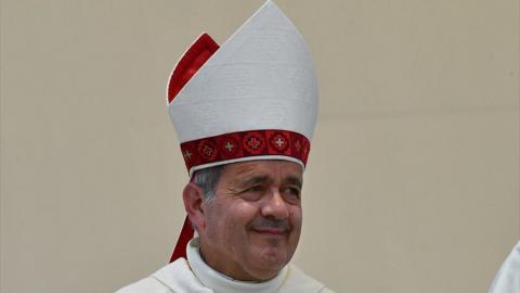 Chile abuse priest Fernando Karadima removed by Vatican - BBC News