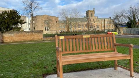 Ricky Gervais's After Life-inspired Nottingham bench replaced - BBC News