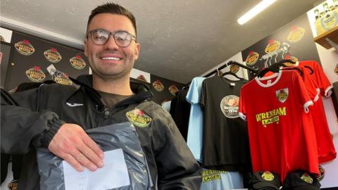 Welcome to Wrexham: Fans of Disney show travel from Texas - BBC News