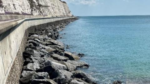 Plans for Brighton sea defences submitted by council - BBC News