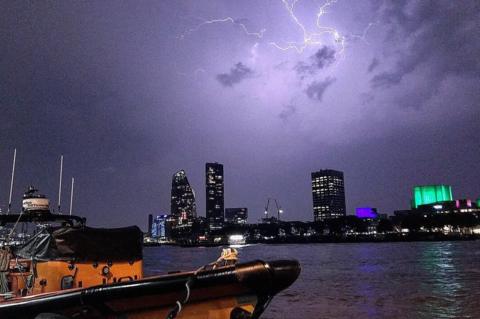 Spectacular lightning strikes parts of UK - BBC News
