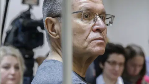 AFP Alexei Ulyukayev in court, 15 Dec 17