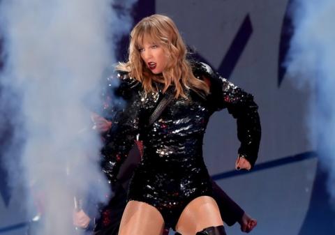 Taylor Swift reveals eating disorder in Netflix documentary - BBC News