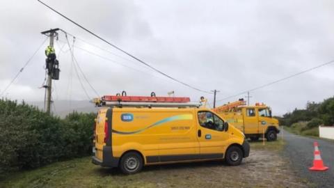 Storm Lorenzo: Power outages and flooding in Donegal - BBC News