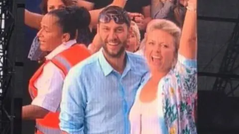 Lionel Richie: Endless love for couple who get engaged at concert