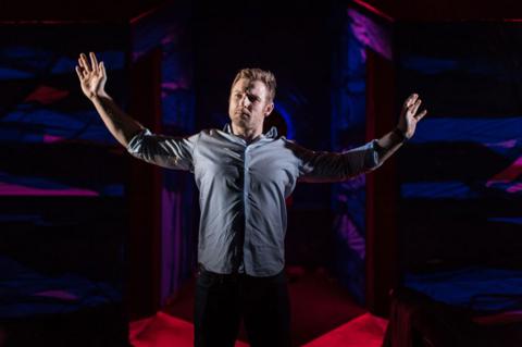 The actor who was really stabbed on stage - BBC News