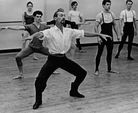 Jack Cole: The 'scary' dancer who made Marilyn sparkle - BBC News