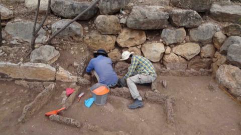 Archaeologists in Ethiopia uncover ancient city in Harlaa - BBC News