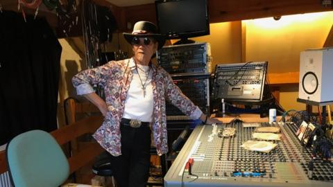 Budgie rocker Ray Phillips: 'Metallica helped save me' - BBC News