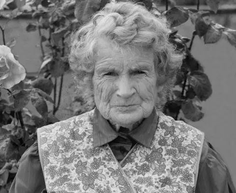 The Troubles: Memorial for RUC officer killed in Republic of Ireland