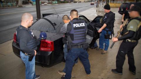 US immigration: 50 extra judges to help tackle backlog - BBC News