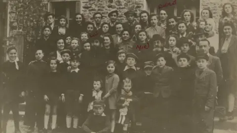 AI reunites Holocaust survivor with childhood photos