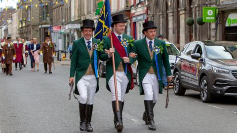 In pictures: Hawick Common Riding - BBC News