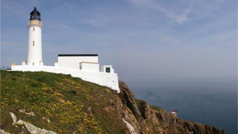 Gerard Butler's lighthouse mystery movie hits the big screen - BBC News