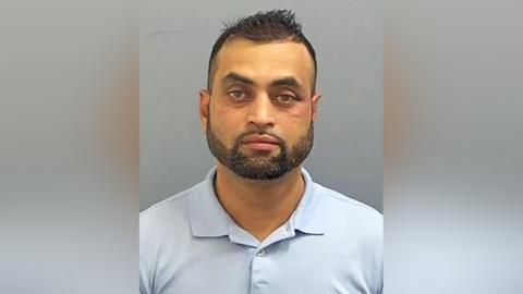 Bedford double rapist jailed for 1990s attacks - BBC News