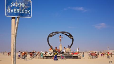 What does it take to run the Burning Man festival? - BBC News