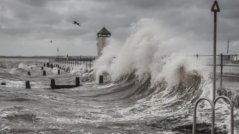 Weather: Storm Francis lashes UK with gusts reaching almost 80mph - BBC ...