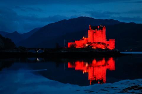 Landmarks lit up red for PoppyScotland Appeal - BBC News
