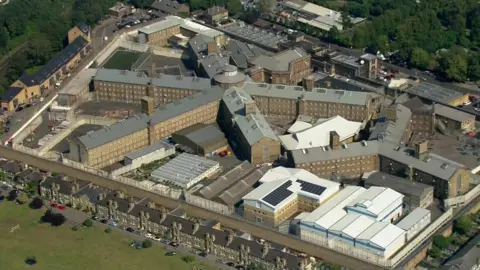 Wandsworth Prison: Rats and sewage unbearable, volunteer says