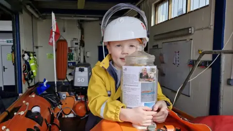 Five-year-old helps Southend-on-Sea RNLI with 5p collections