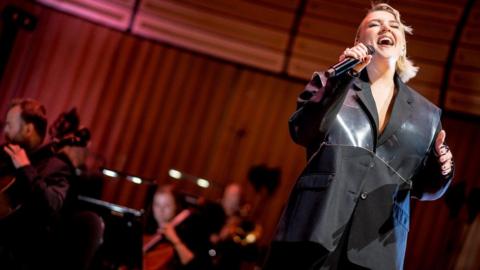 Alim Beisembayev: Pianist's hands shake at last-minute Proms debut ...