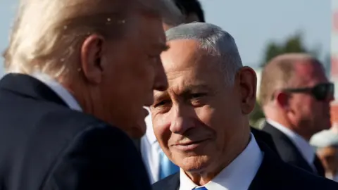 File photo showing Israeli Prime Minister Benjamin Netanyahu looking at US President Donald Trump at Ben Gurion International Airport, Israel (13 October 2025)