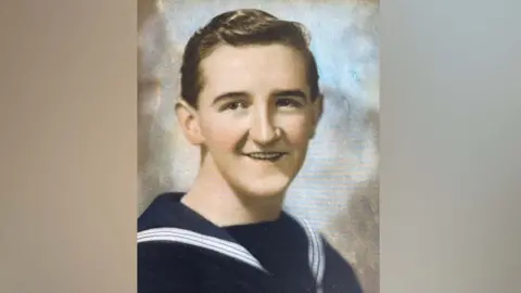 Blackpool D-Day veteran recalls Omaha Beach 'slaughterhouse'