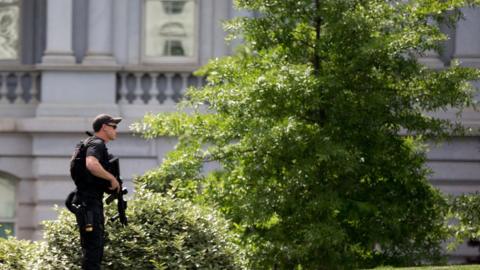 White House shooting: Secret Service stops armed man - BBC News
