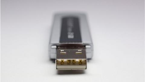 Heathrow fined for USB stick data breach - BBC News