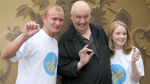 John Savident: Coronation Street's Fred Elliott dies aged 86