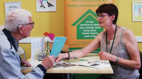 Energy efficiency help for 100 homes in west Devon - BBC News