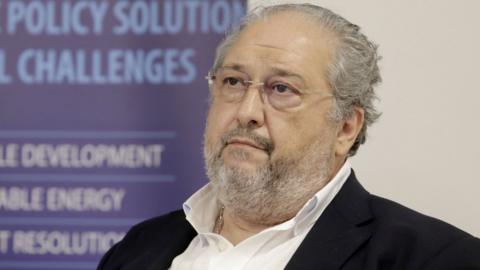 The Russian billionaire daring to speak out about Putin - BBC News