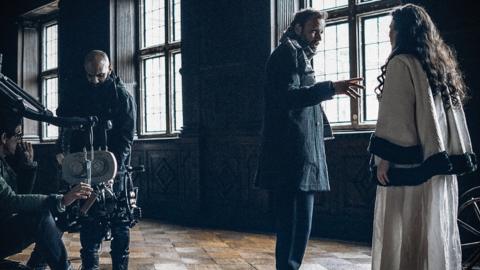 Muslim Luton filmmaker to tackle 'hatred and extremism' - BBC News