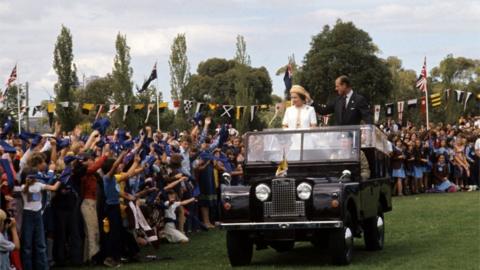 Defenders of the famous - Land Rover-loving celebrities - BBC News