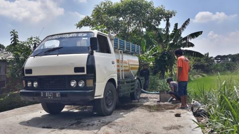 Lima tahun Citarum Harum: Sungai penting yang masih jadi ‘kakus raksasa ...