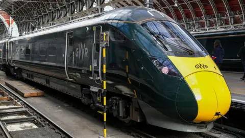 Reading: GWR train passengers warned of disruption this weekend