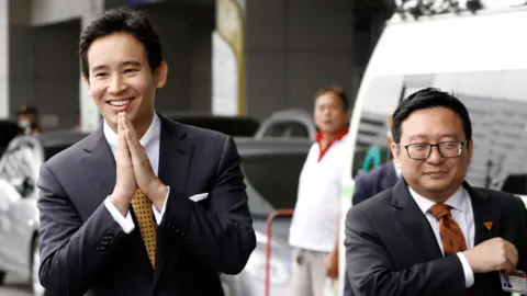 Thailand: Reformist leader Pita overcomes first court hurdle