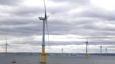 Climate change: Green hydrogen plan for Flotta oil terminal - BBC News