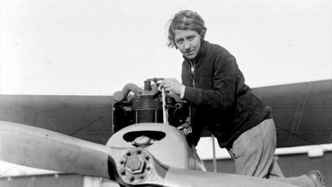 Podcasts reflect Amy Johnson's solo flight to Australia - BBC News