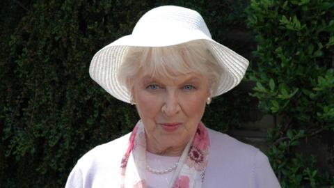 June Whitfield: A life in pictures - BBC News