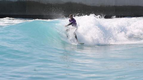 Surfers call on GWR to review board-on-trains ban - BBC News
