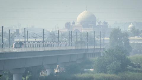 Delhi air: How much pollution does Diwali cause? - BBC News
