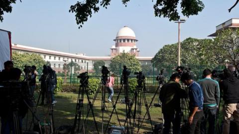 Why are India's top judges doubting each others' sanity? - BBC News