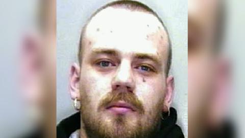 Ellen Frith murder: Parole hearing for killer Dean Carr - BBC News