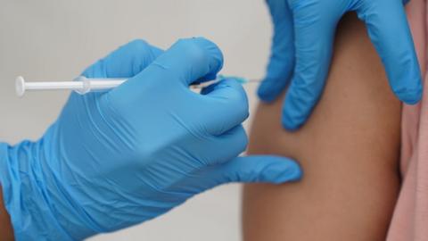 Covid: Wales autumn vaccine boosters hit a million - BBC News