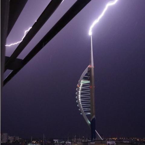 Your pictures: Lightning strikes UK amid thunderstorms - BBC News