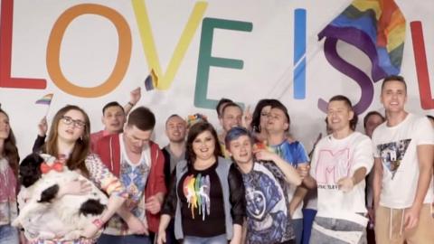 George Michael honoured in Polish LGBT campaign video - BBC News