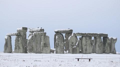 Snow in the UK: Wintry weather in pictures - BBC News